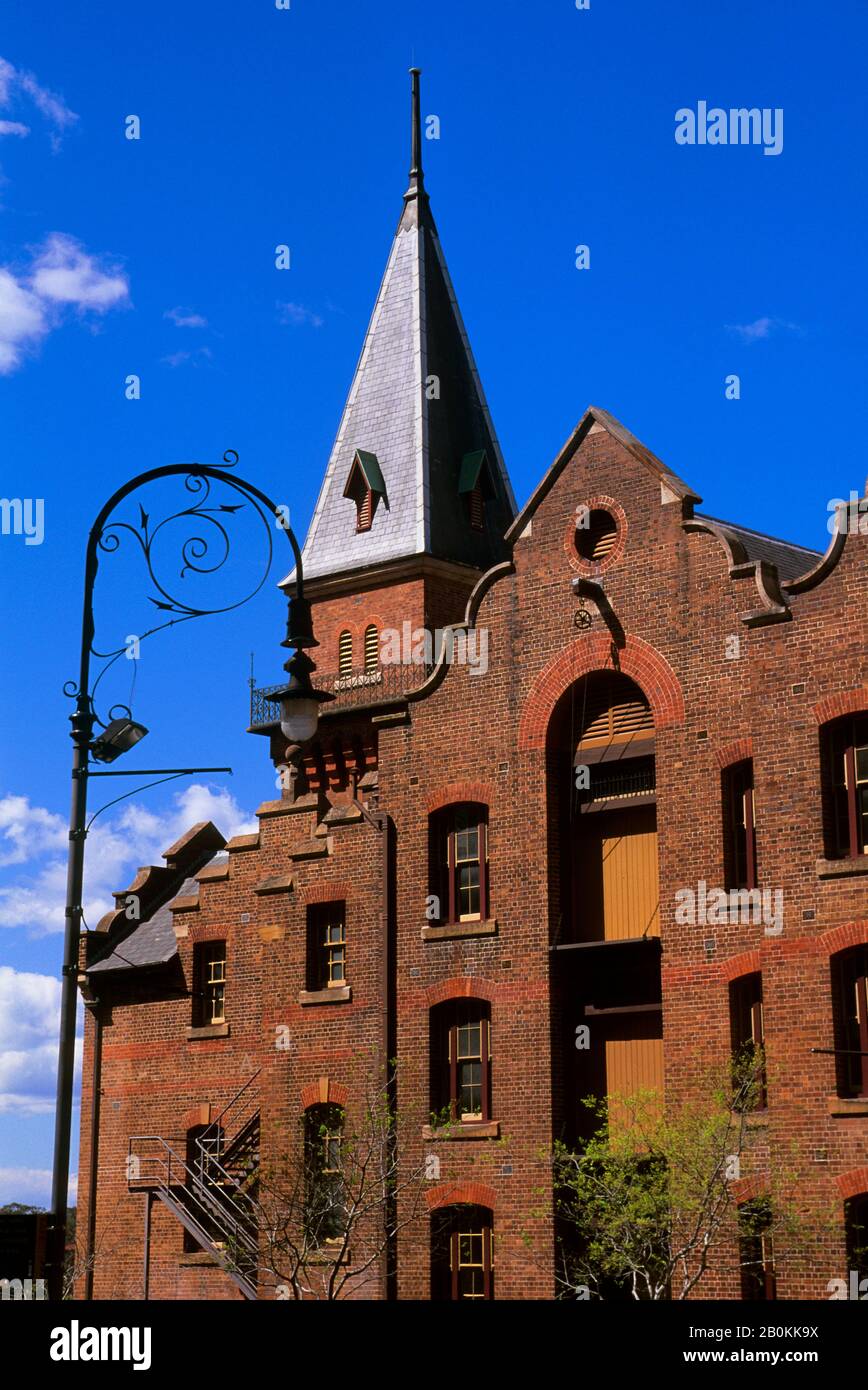 Old storehouse hi-res stock photography and images - Alamy