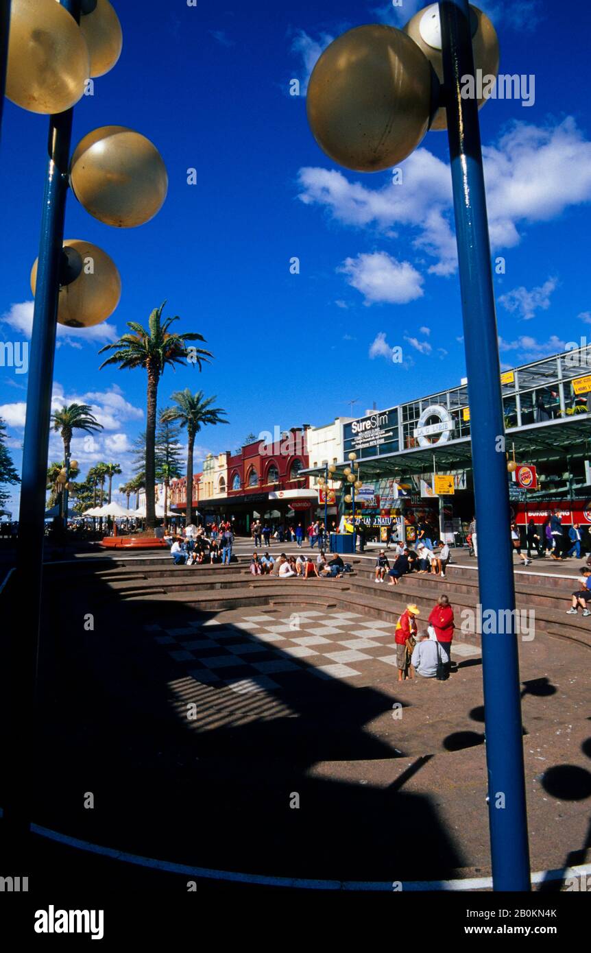 AUSTRALIA, NEAR SYDNEY, MANLY, PEDESTRIAN STREET, PEOPLE Stock Photo ...