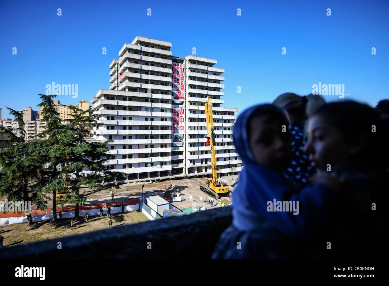 Naples, historical day for the Scampia district, down the symbol of ...