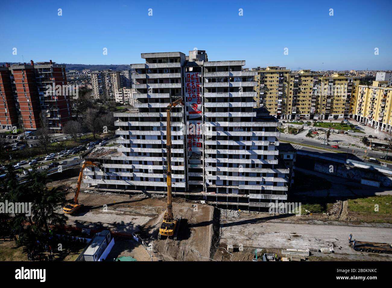Naples, historical day for the Scampia district, down the symbol of ...