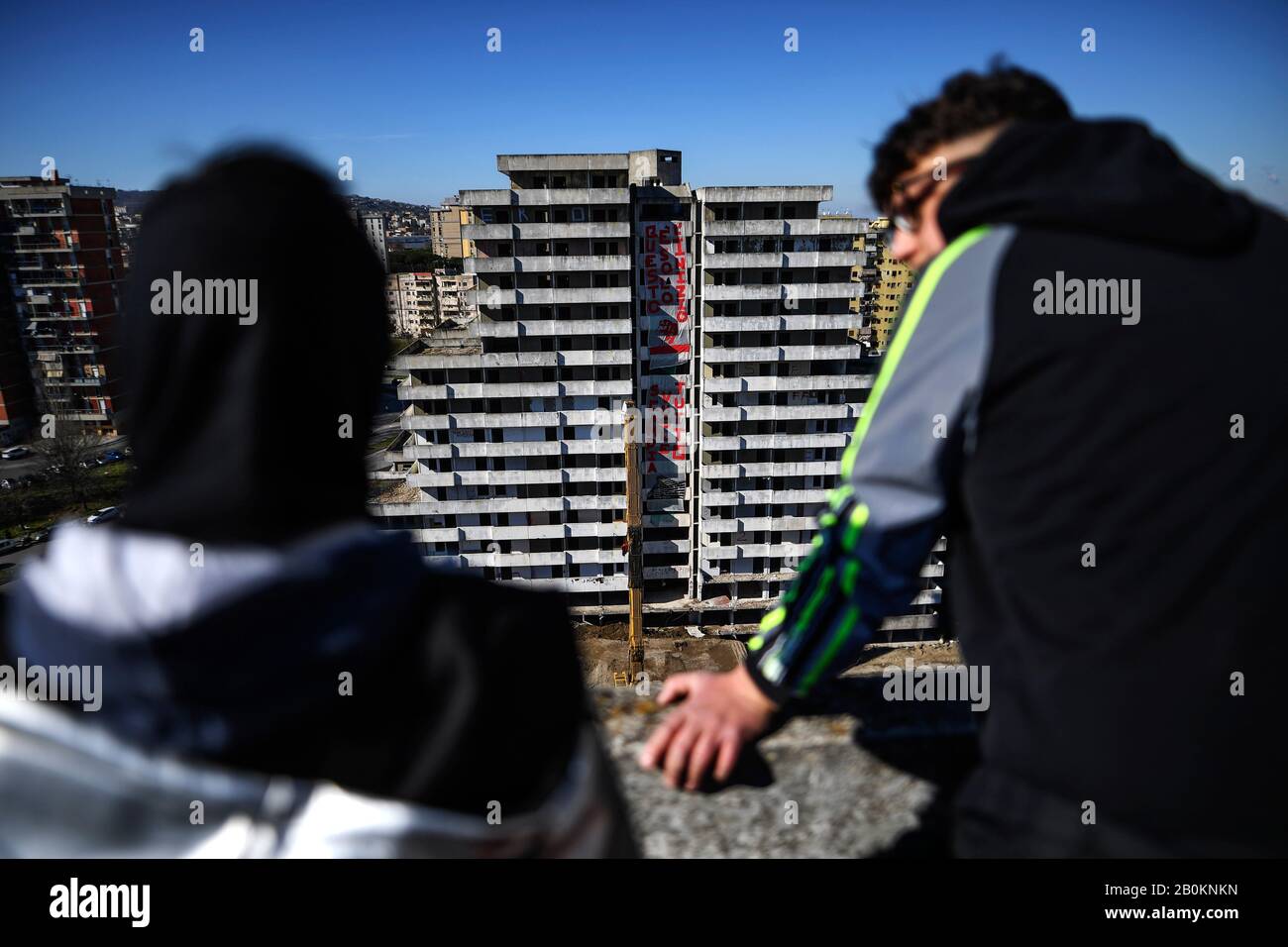 Naples, historical day for the Scampia district, down the symbol of ...