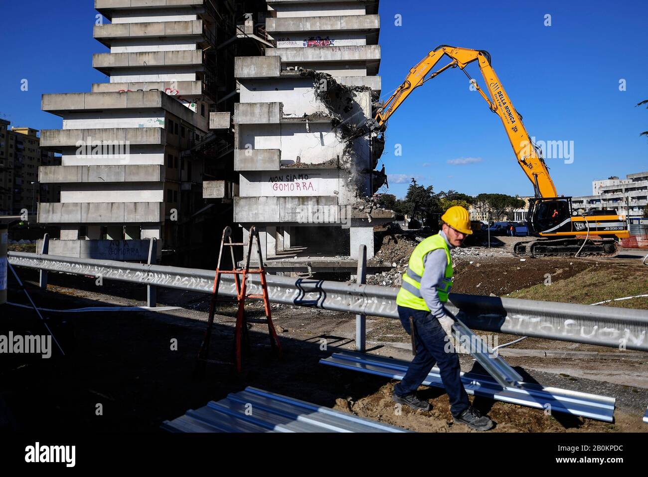 Naples, historical day for the Scampia district, down the symbol of ...