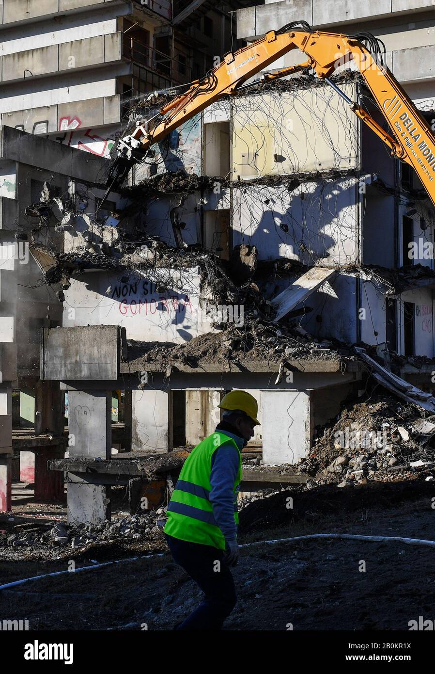 Naples, historical day for the Scampia district, down the symbol of ...