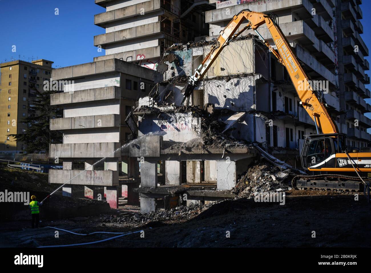 Naples, historical day for the Scampia district, down the symbol of ...