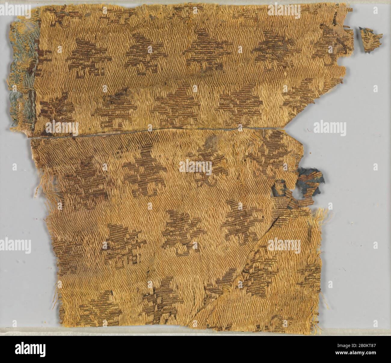 Piece, China, 14th century, China, Silk, metallic thread, 4 x 3 in. (10 ...