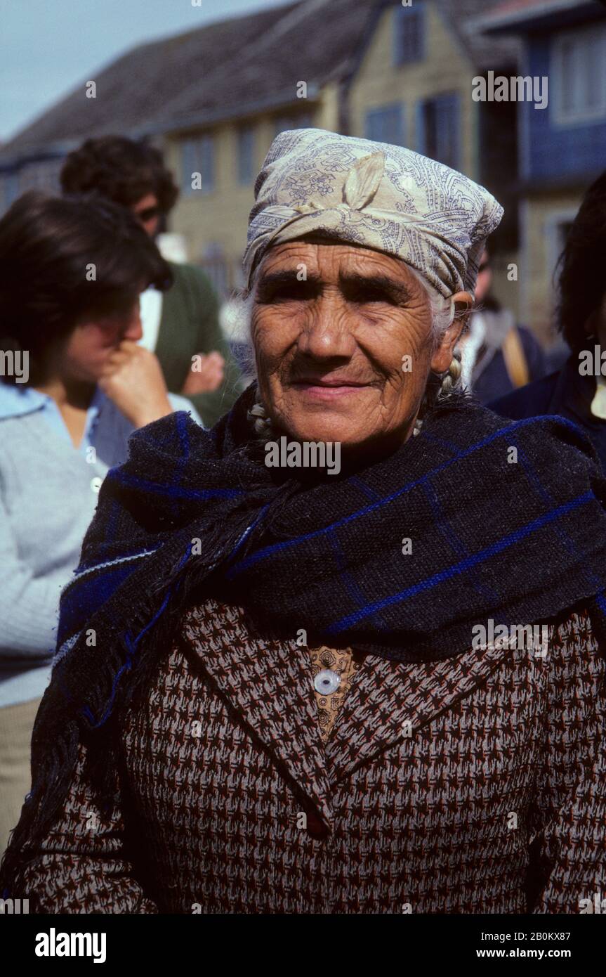 CHILE, (SOUTHERN CHILE) CHILOE ISLAND, DALCAHUE, PORTRAIT OF LOCAL ...