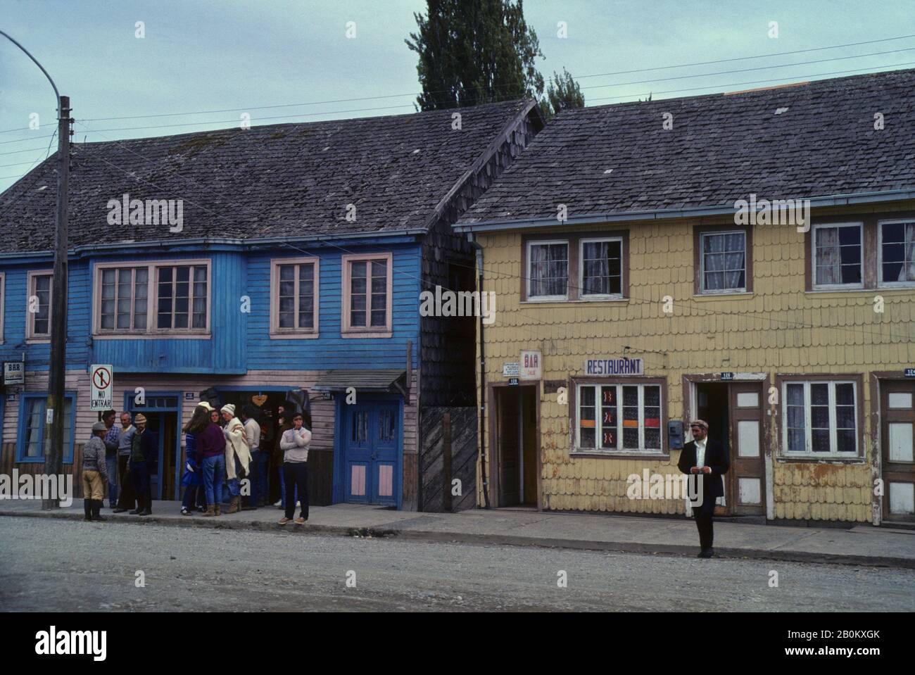 SOUTH CHILE, CHILOE ISLAND, DALCAHUE, LOCAL STREET SCENE WITH PEOPLE ...