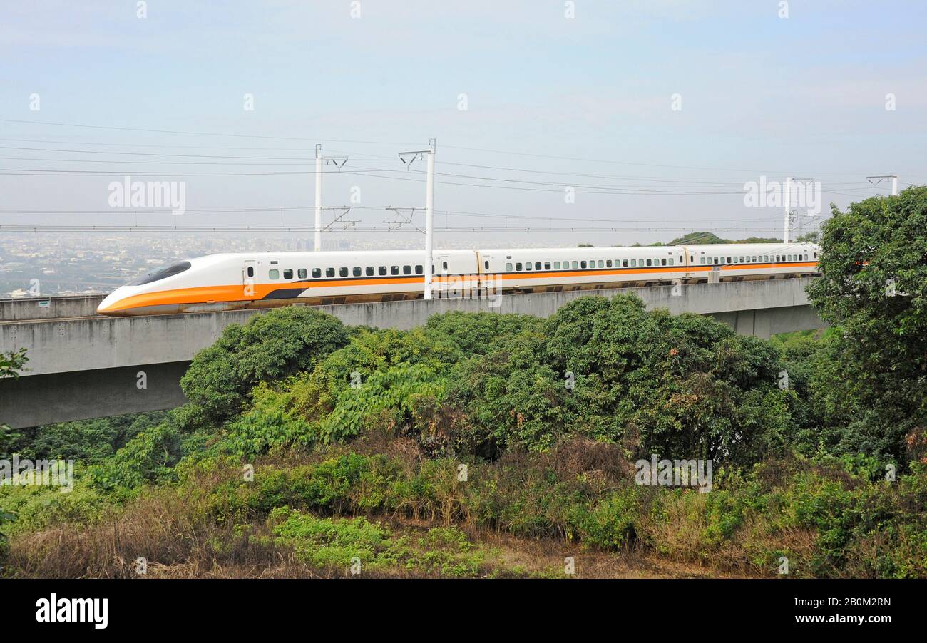 High Speed HSR bullet train in the countryside south of Taichung ...