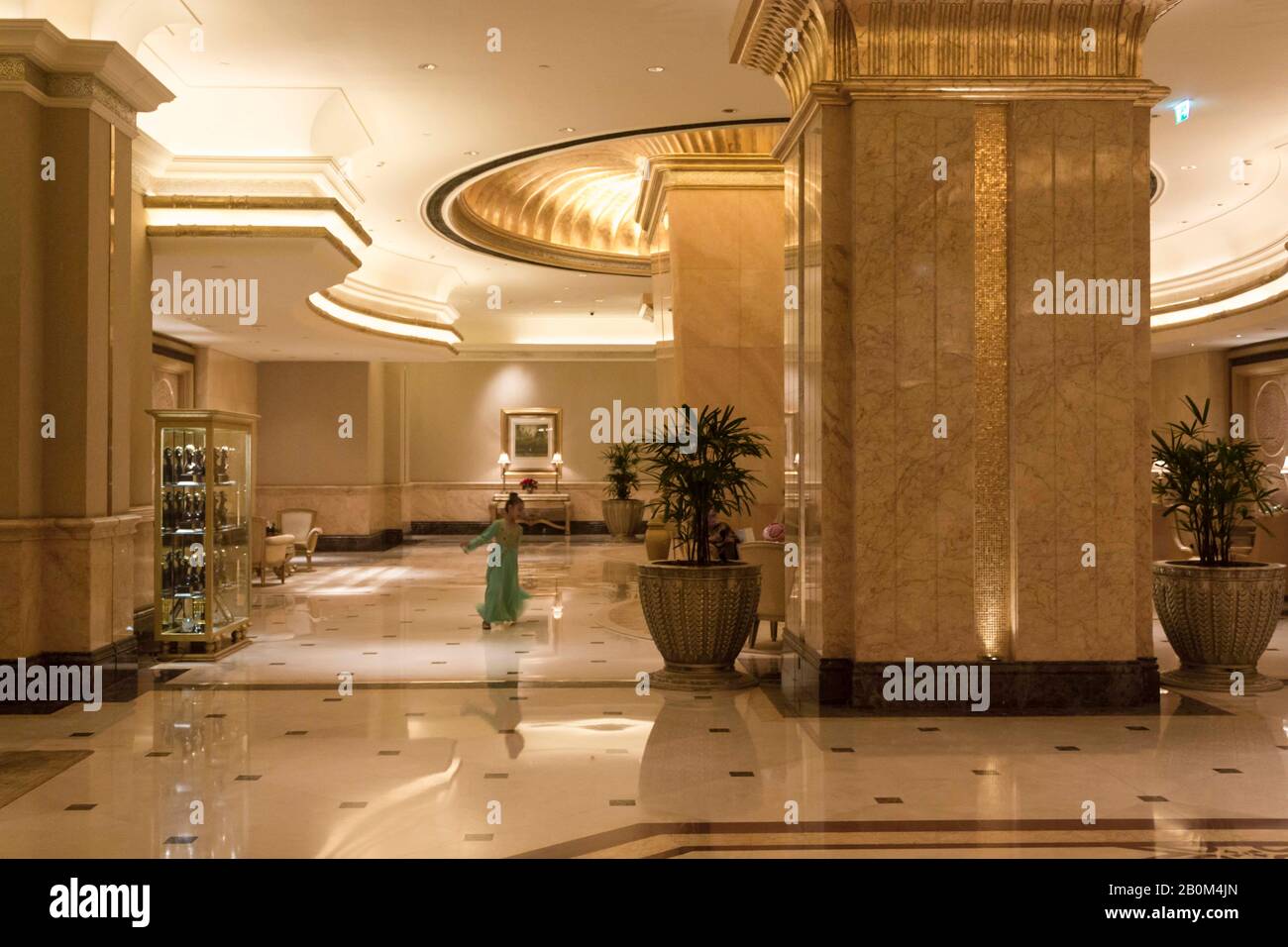 ABU DHABI, UAE - DECEMBER 28 2017: entrance hall of emirates Palace in ...