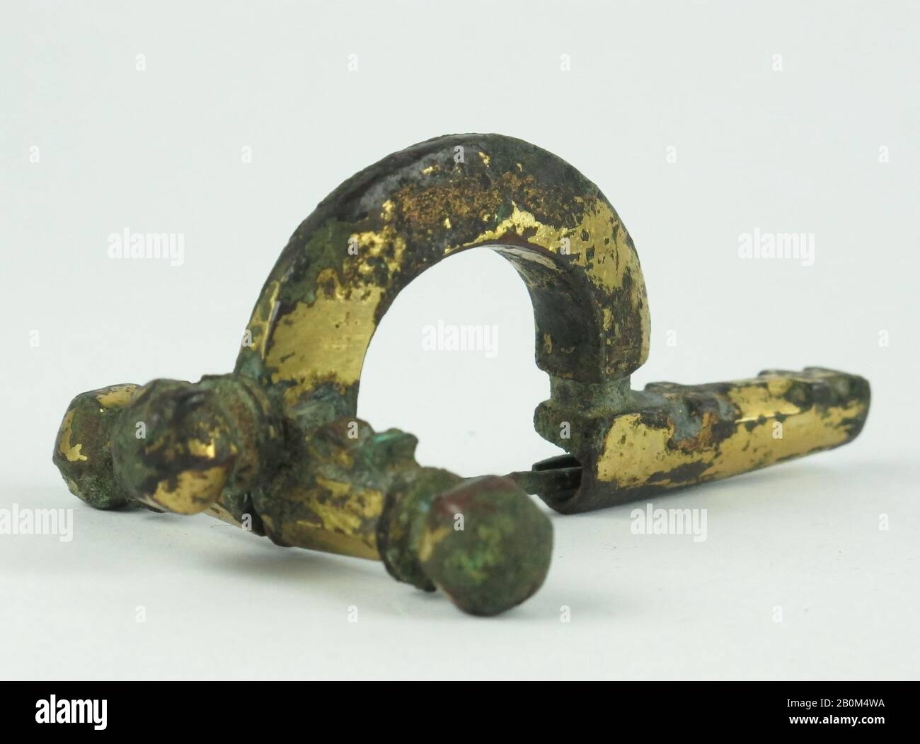 Gold crossbow fibula hi-res stock photography and images - Alamy