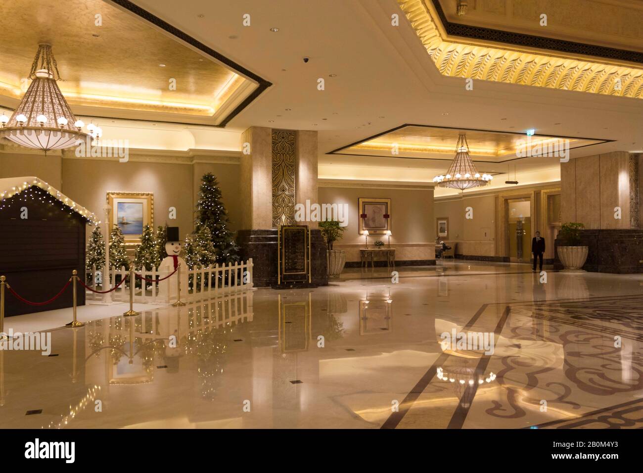 ABU DHABI, UAE - DECEMBER 28 2017: entrance hall of emirates Palace in ...