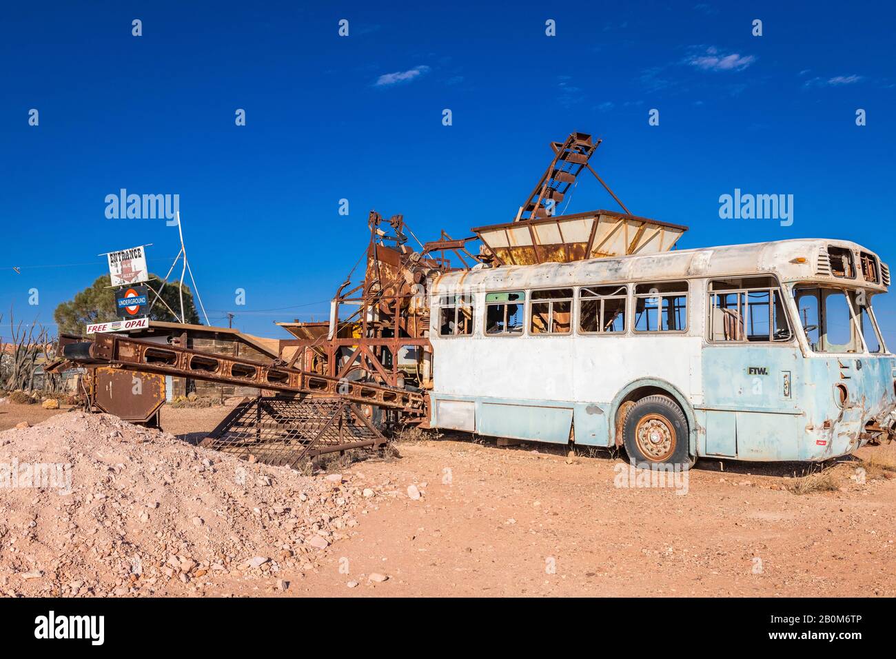 Bucket hoist hi-res stock photography and images - Alamy