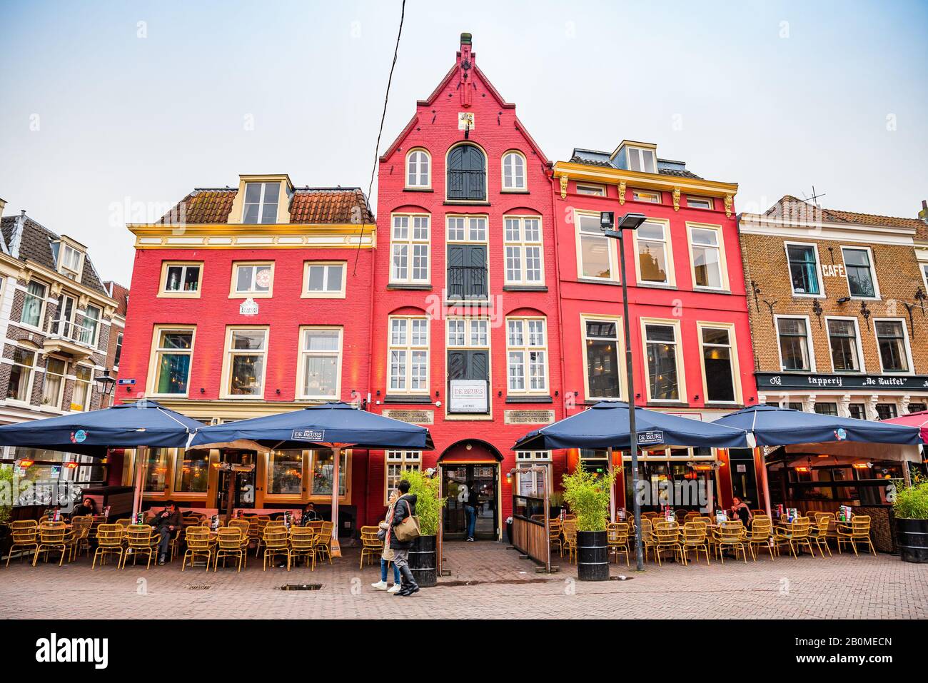 Pink pub hi-res stock photography and images - Alamy