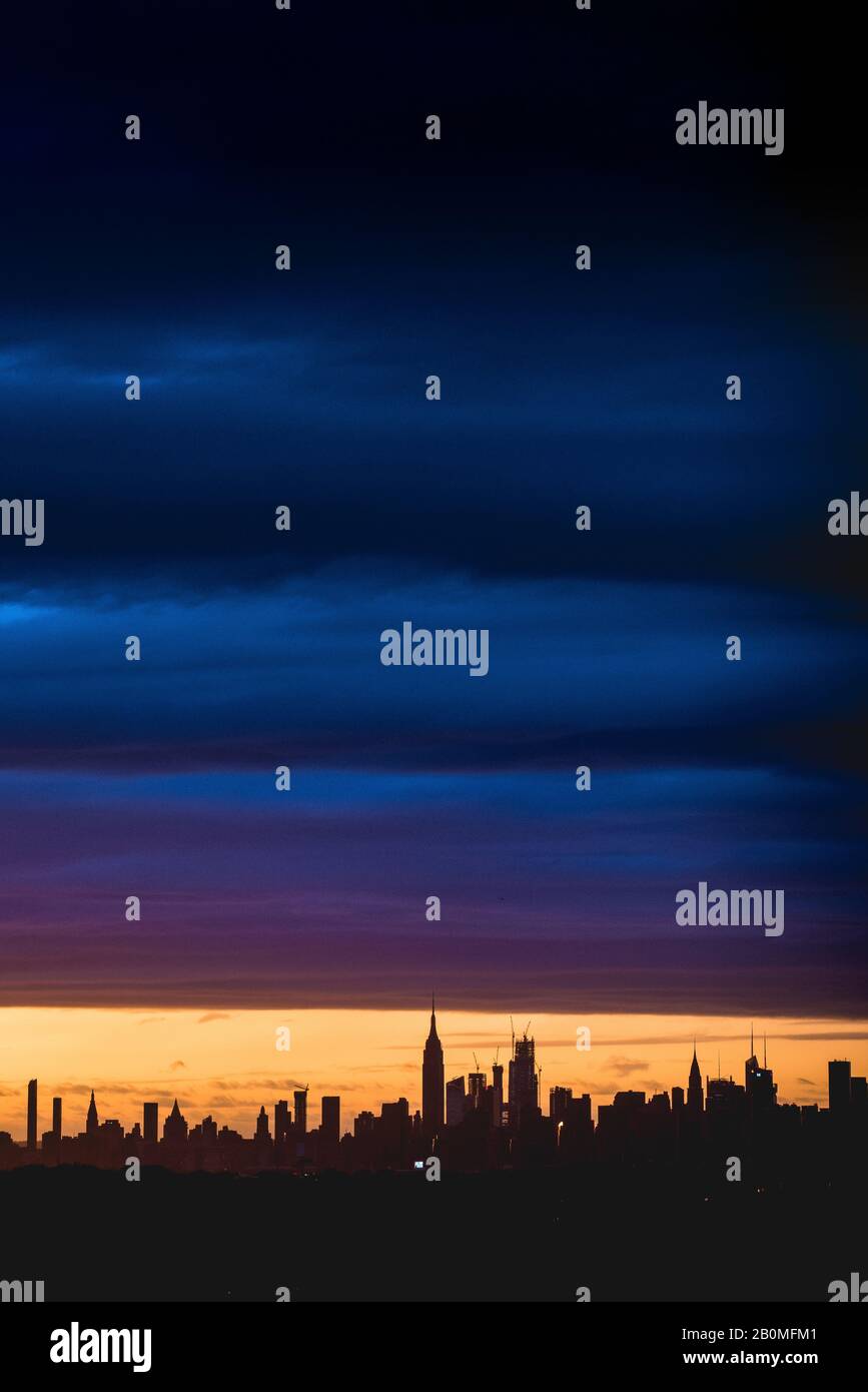 New york city beautiful sunset hi-res stock photography and images - Alamy