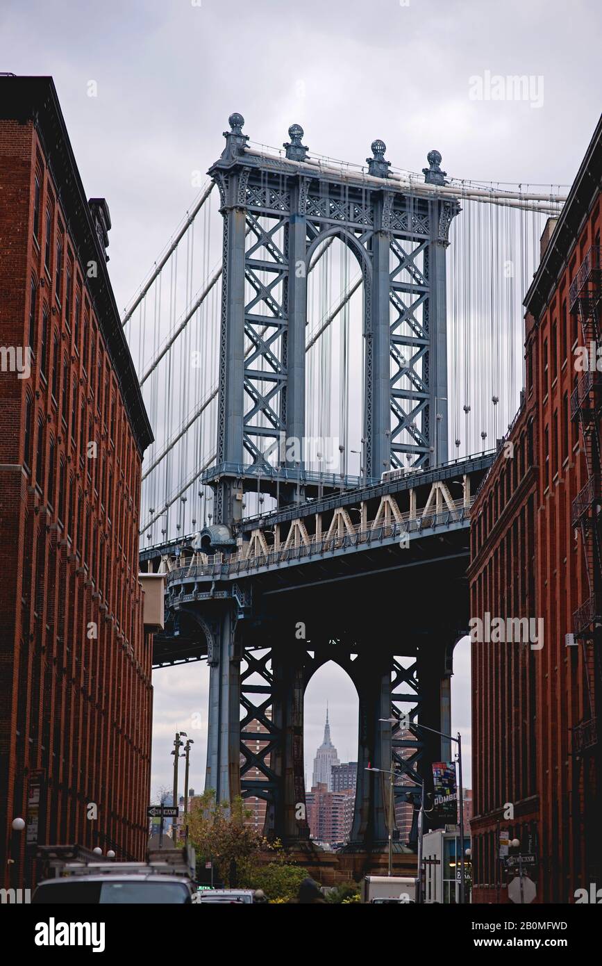 Empire state building from brooklyn bridge hi-res stock photography and ...