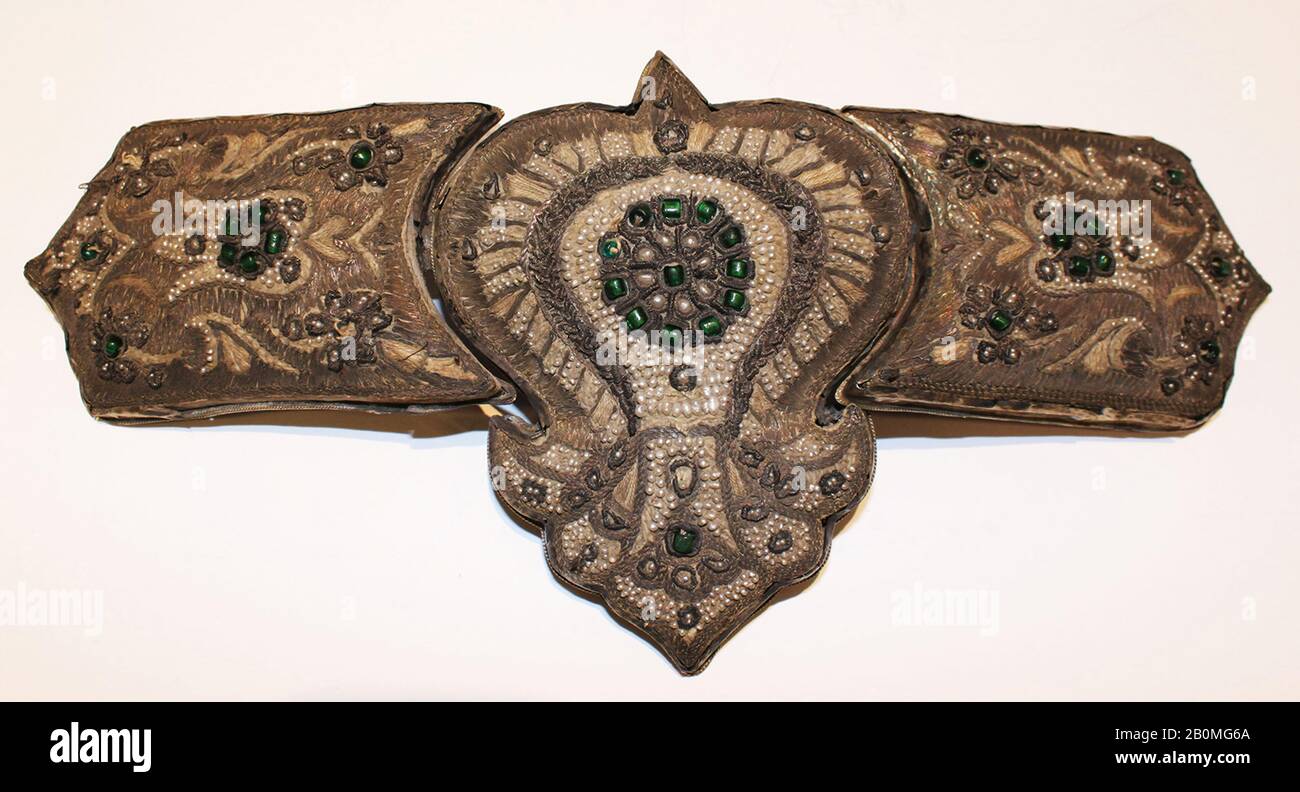 Pearl girdle hi-res stock photography and images - Alamy