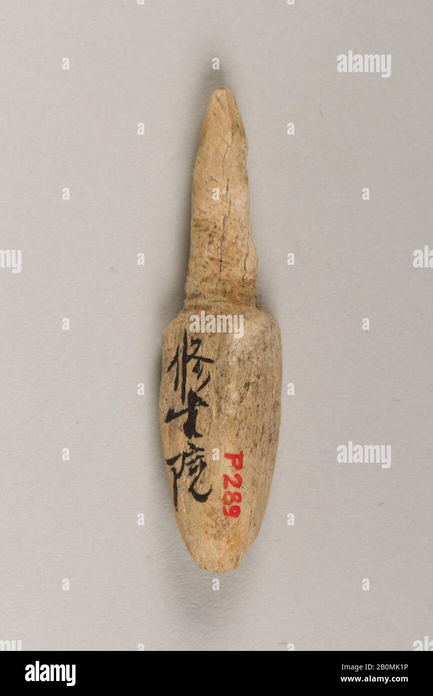 Bone arrowhead hi-res stock photography and images - Alamy