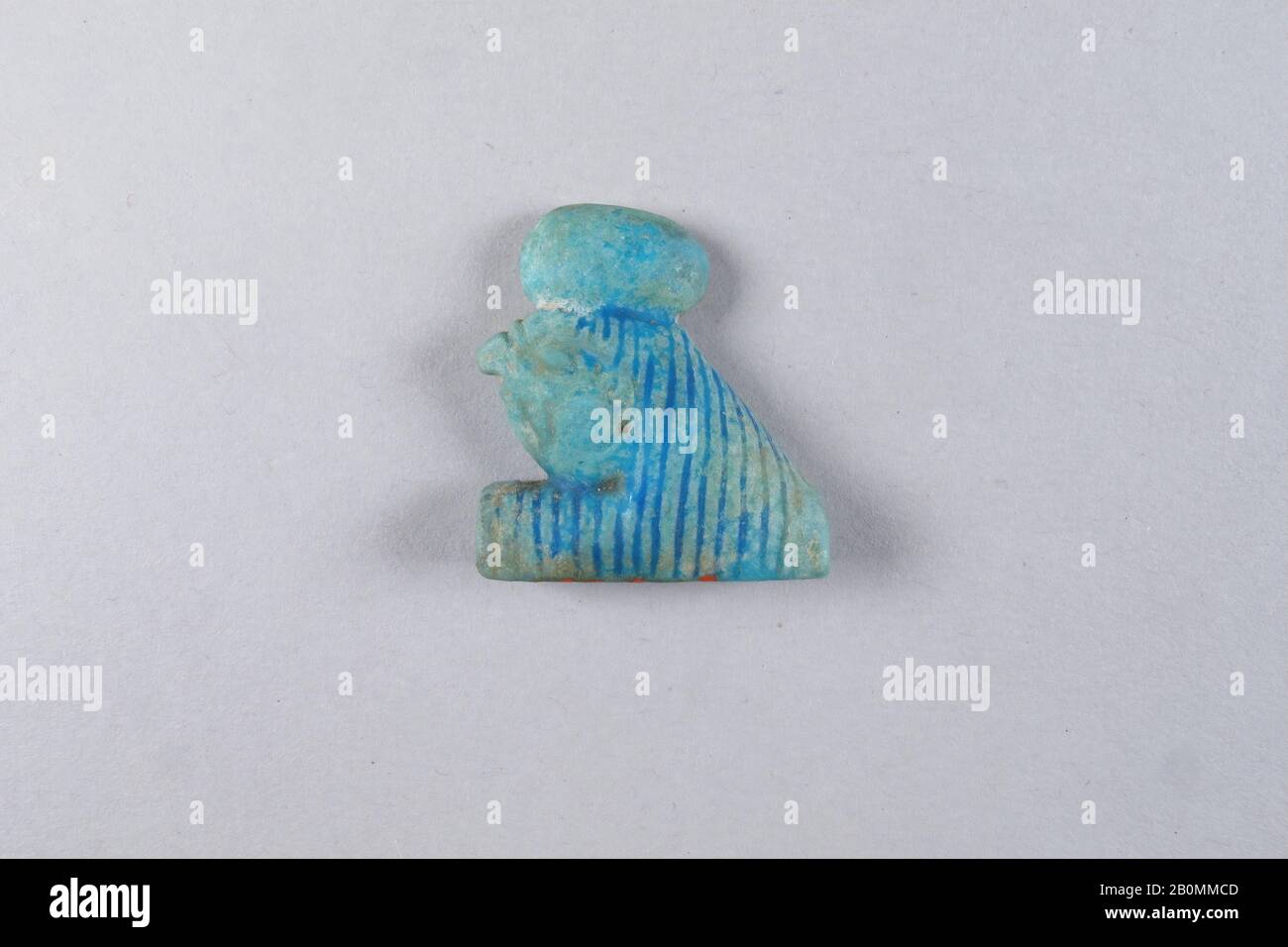 Hawk head amulet hi-res stock photography and images - Alamy