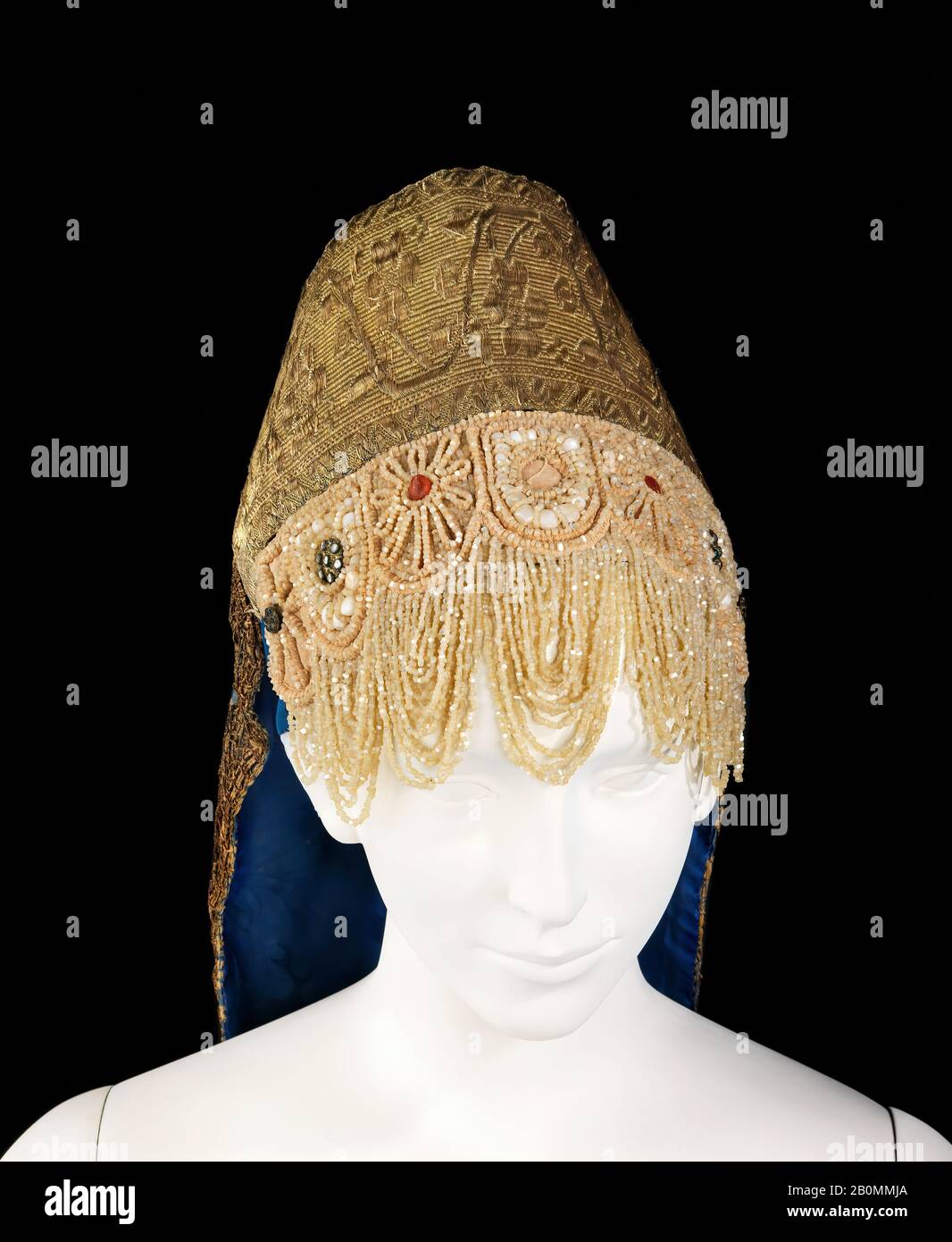 Shell headdress hi-res stock photography and images - Alamy