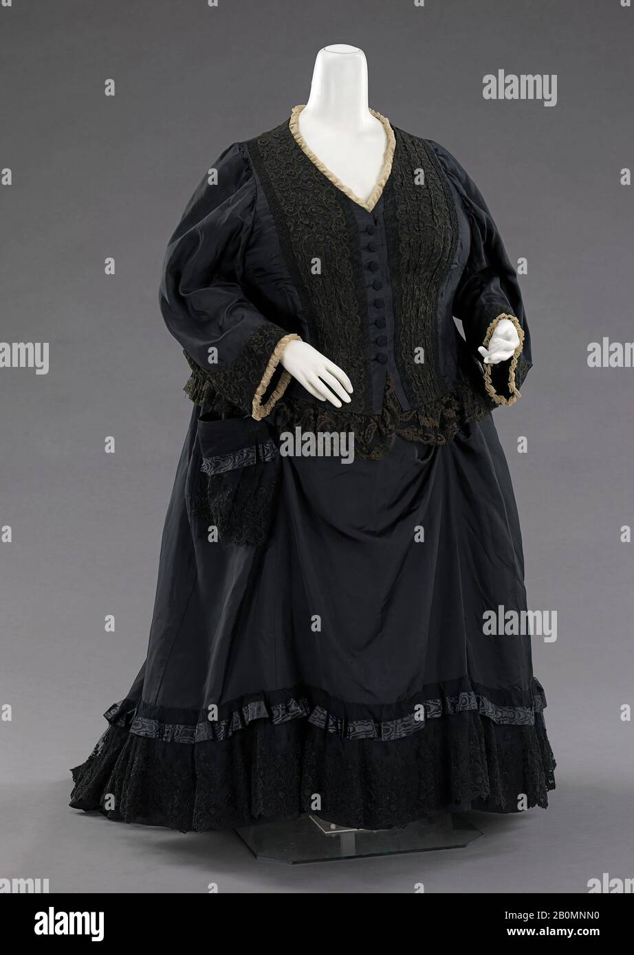 Mourning dress hi-res stock photography and images - Alamy