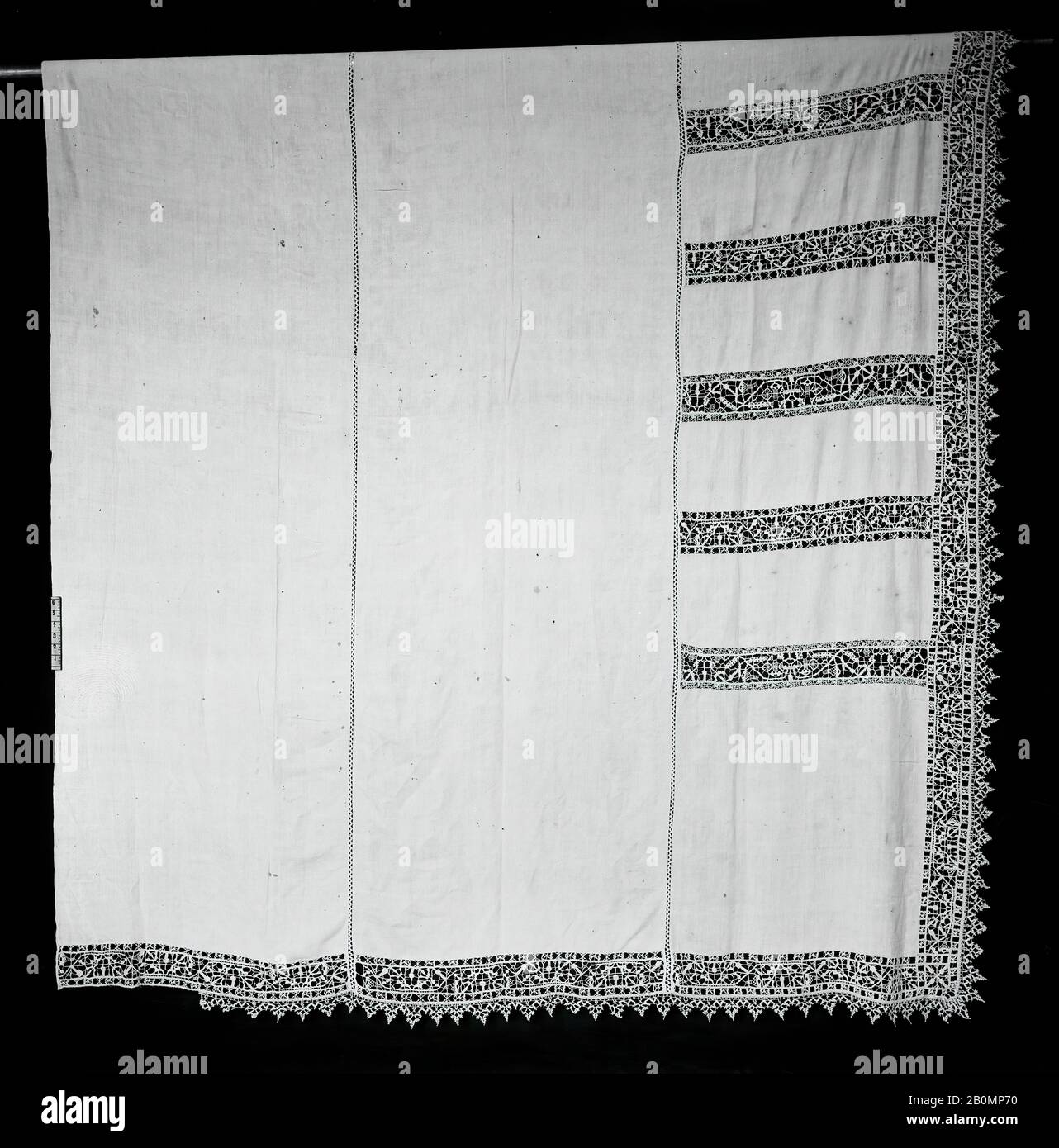 Lace altar cloth hi-res stock photography and images - Alamy