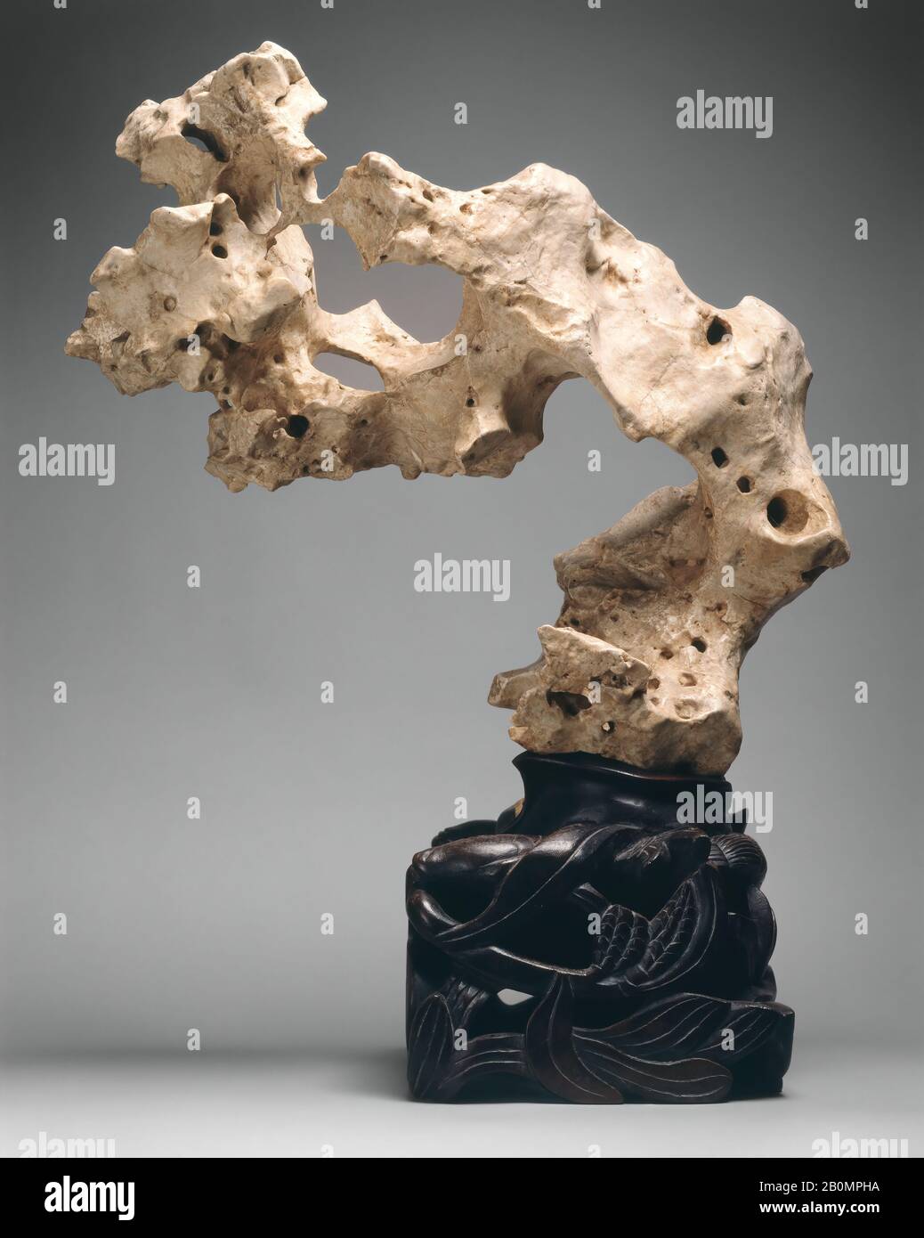 White taihu limestone hi-res stock photography and images - Alamy