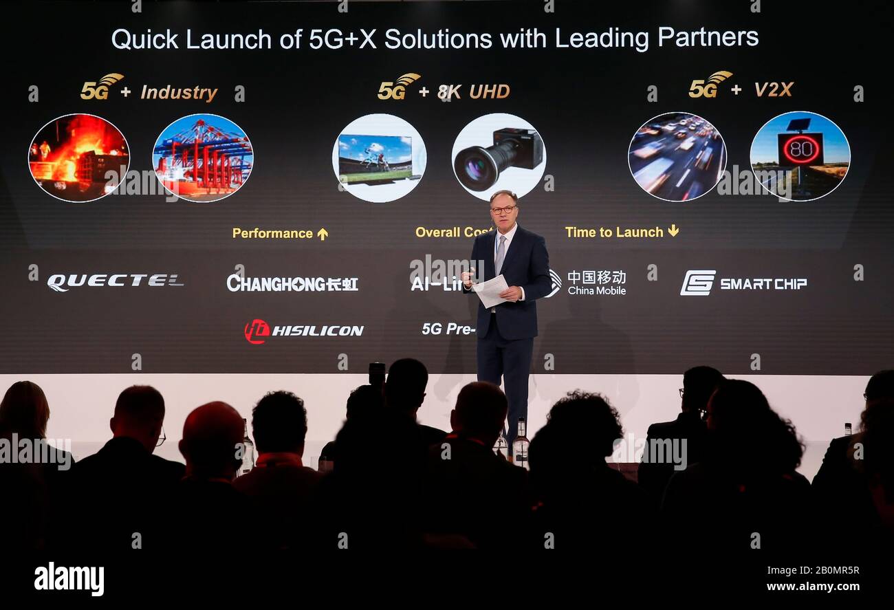 Active antenna hi-res stock photography and images - Alamy