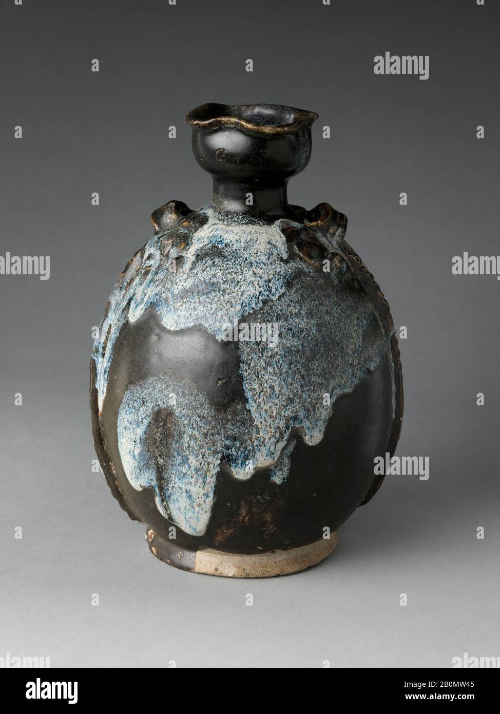 Stoneware with splashed glaze jun ware hi-res stock photography and ...