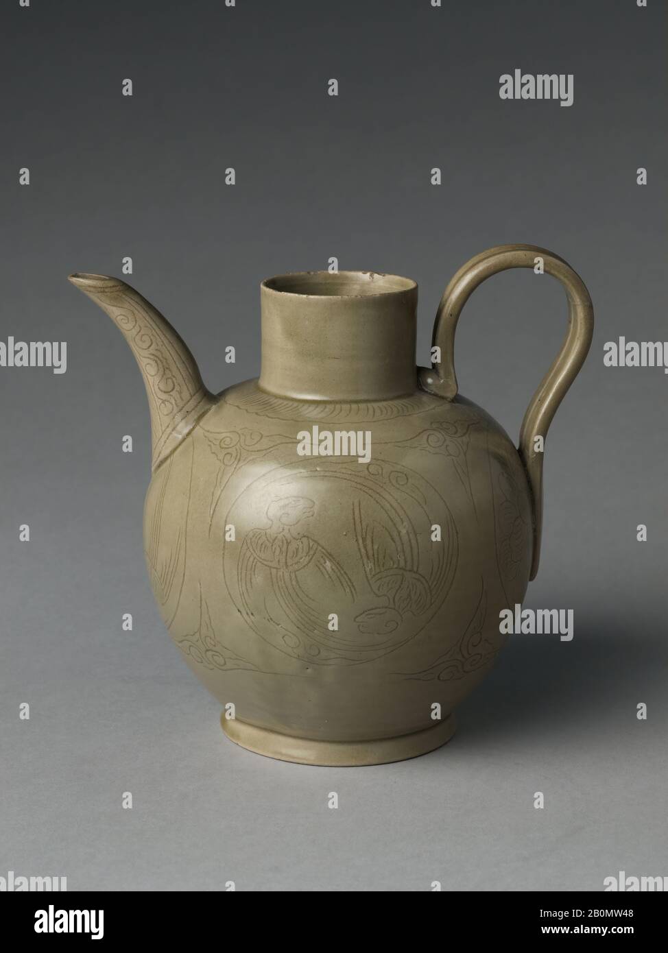 Stoneware with incised decoration under celadon glaze yue ware hi-res ...