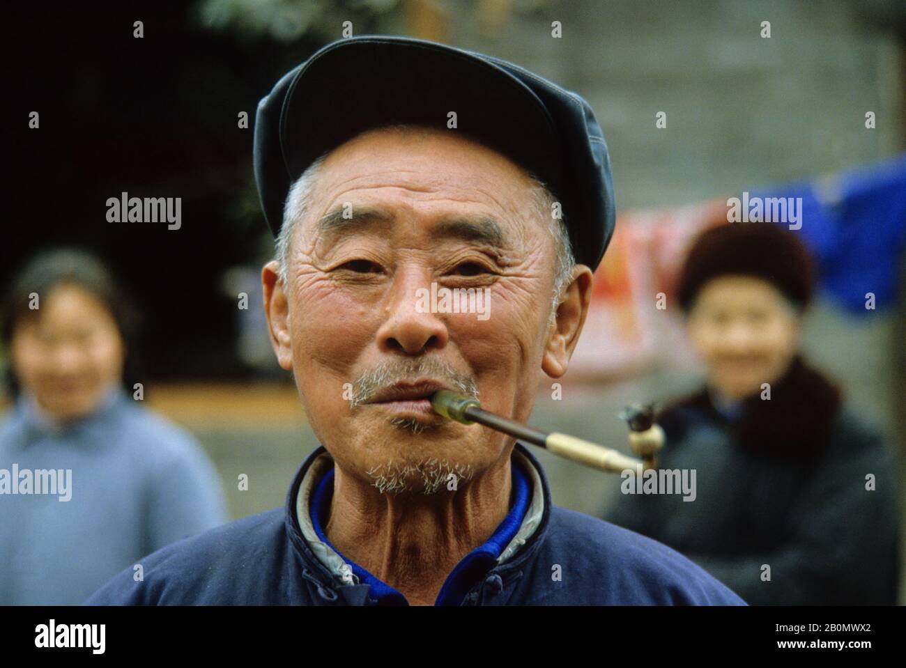 Chinese smoking pipe hi-res stock photography and images - Alamy