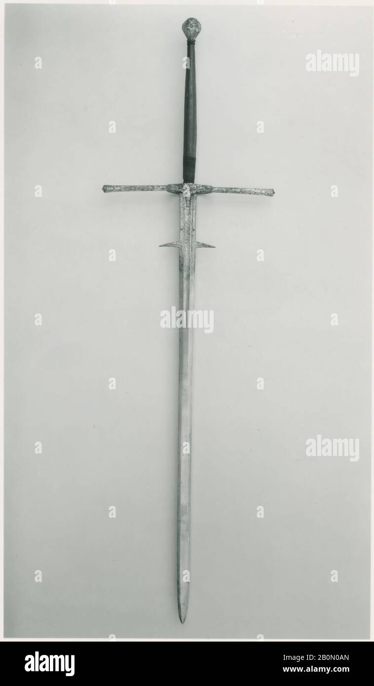 Two hand sword hi-res stock photography and images - Alamy