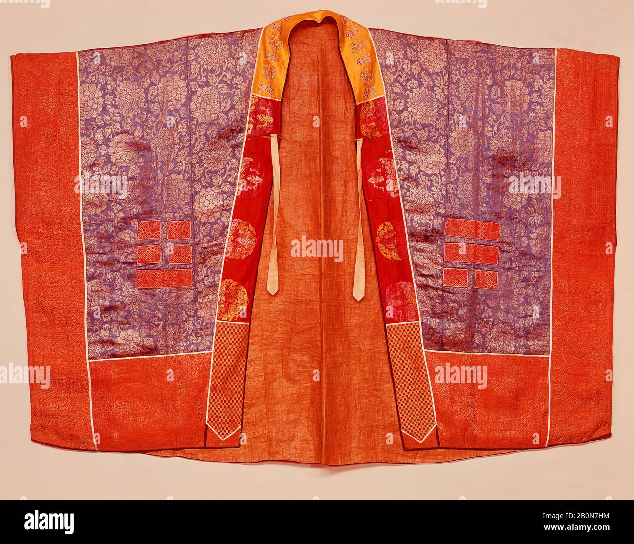 Daoist priests robe hi-res stock photography and images - Alamy