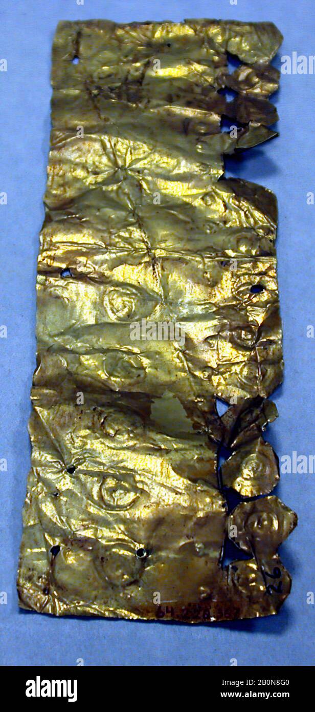 Gold sheet hammered gold hi-res stock photography and images - Alamy