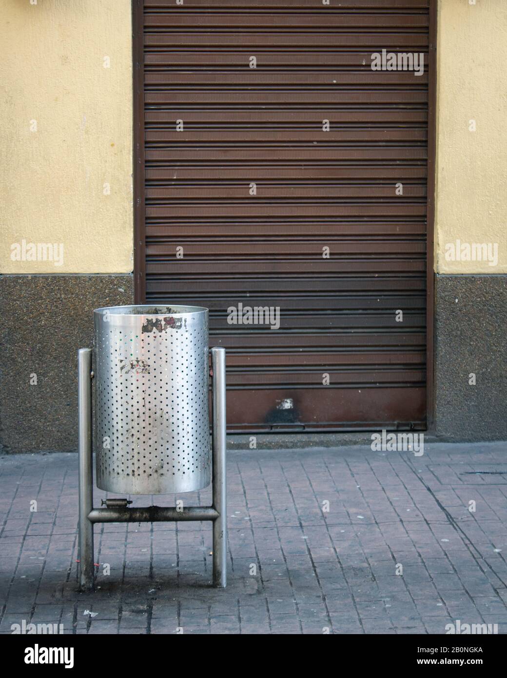 Garbage in front door hi-res stock photography and images - Alamy