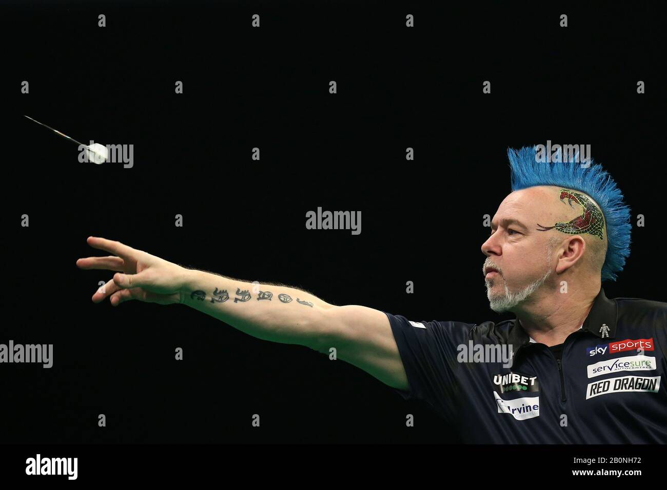 English professional darts player hi-res stock photography and images ...