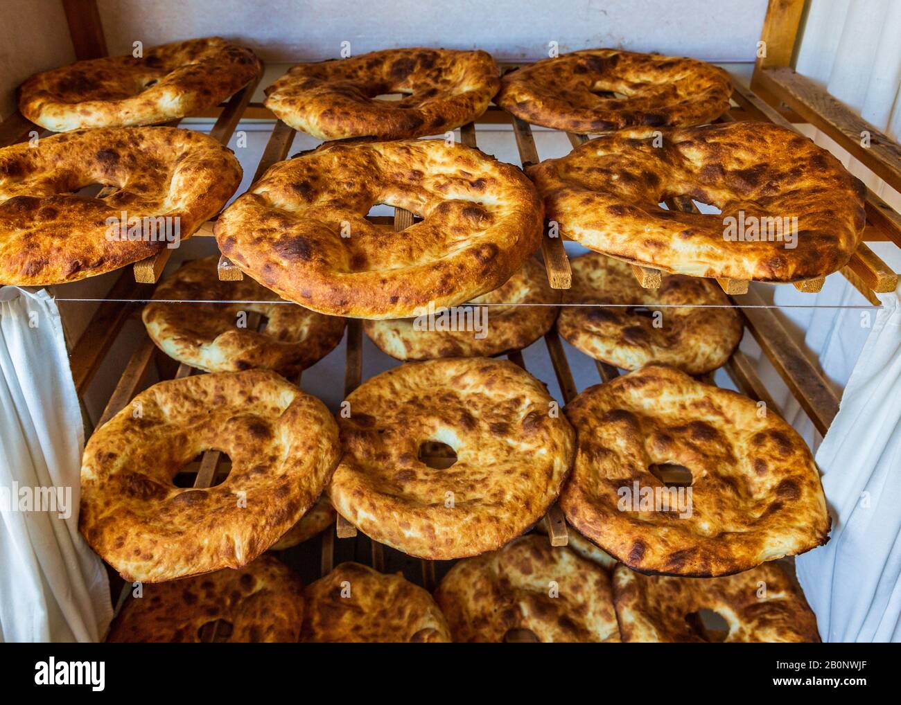 Puri tandoor bread making hi-res stock photography and images - Alamy