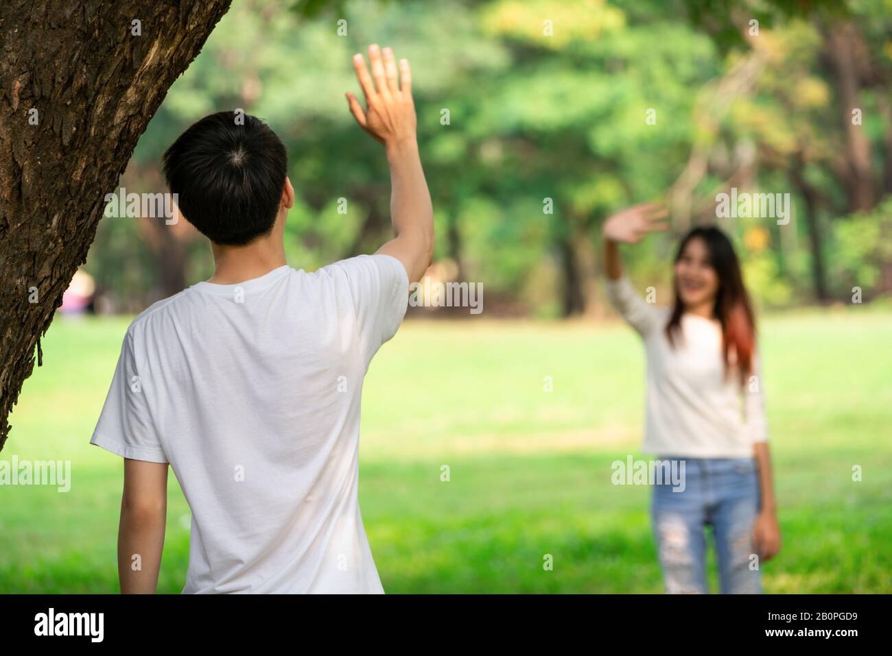 People waving goodbye hi-res stock photography and images - Alamy