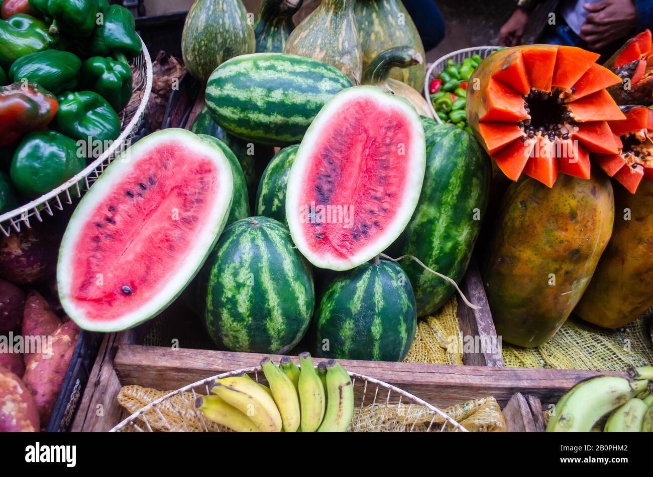 Fruta bomba hi-res stock photography and images - Alamy