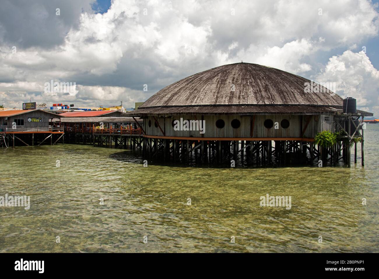 Restaurant on stilts hi-res stock photography and images - Alamy