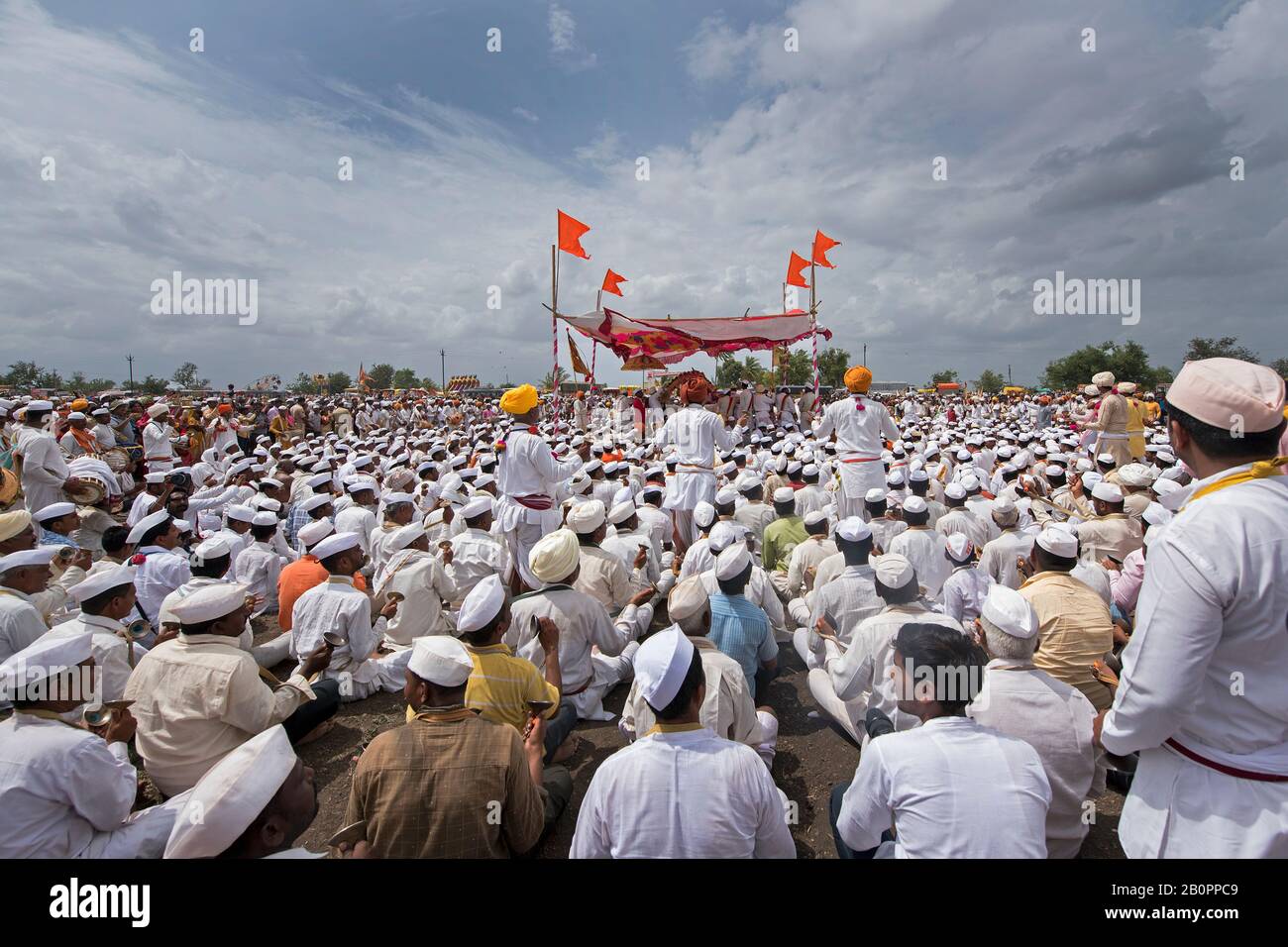 Warkari or pilgrim man performing kirtan near pune hi-res stock ...
