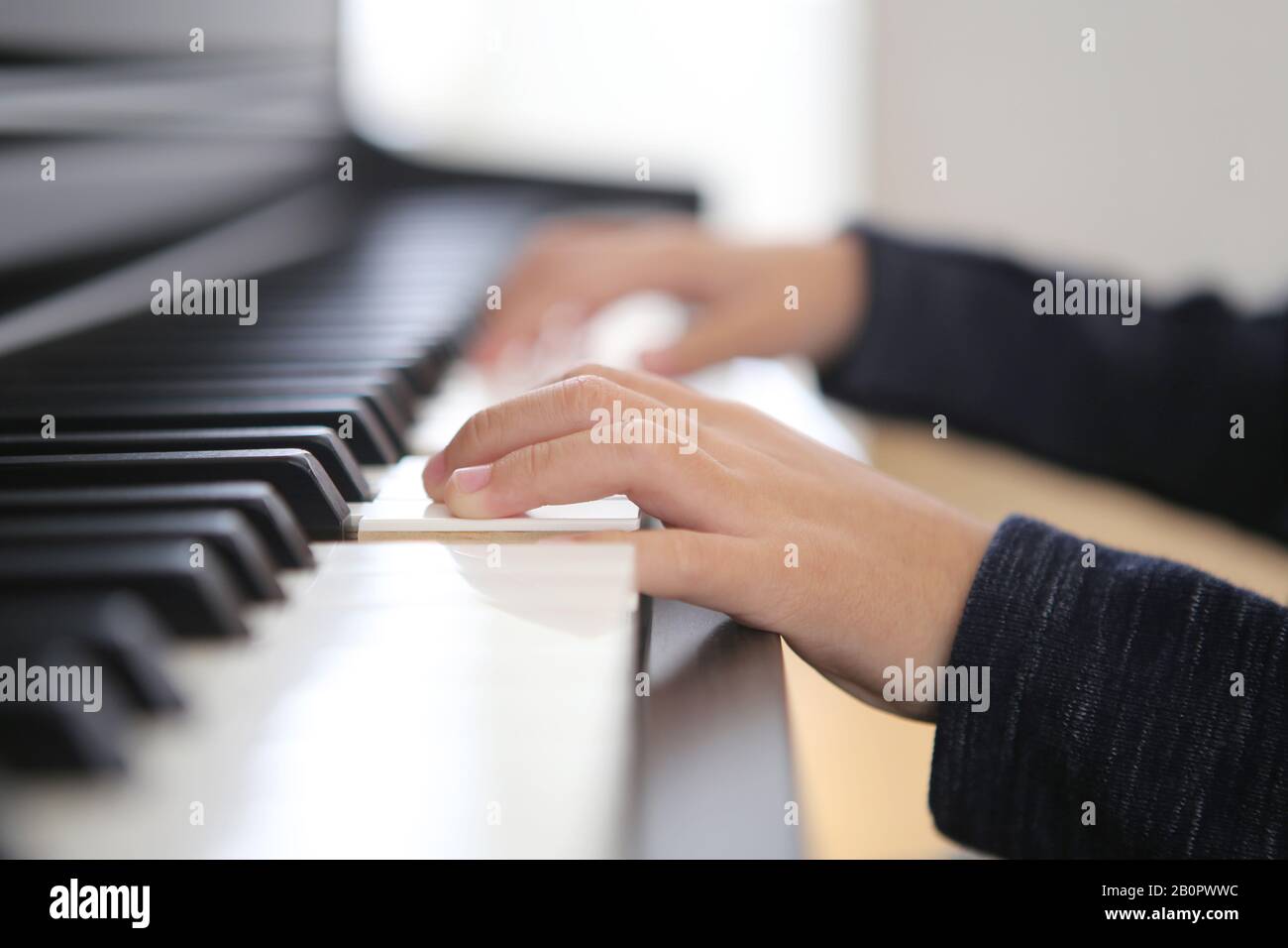 Hands playing classical piano hi-res stock photography and images - Alamy