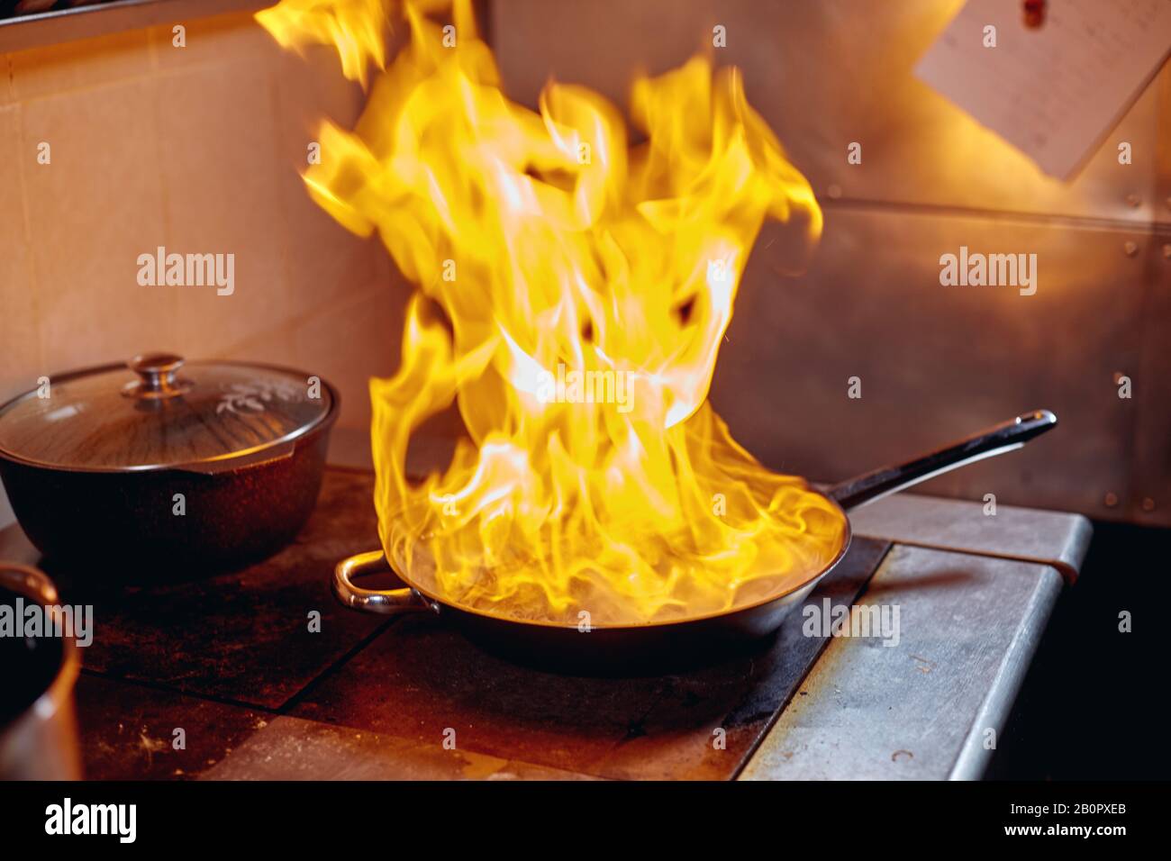 Fire pan hi-res stock photography and images - Alamy