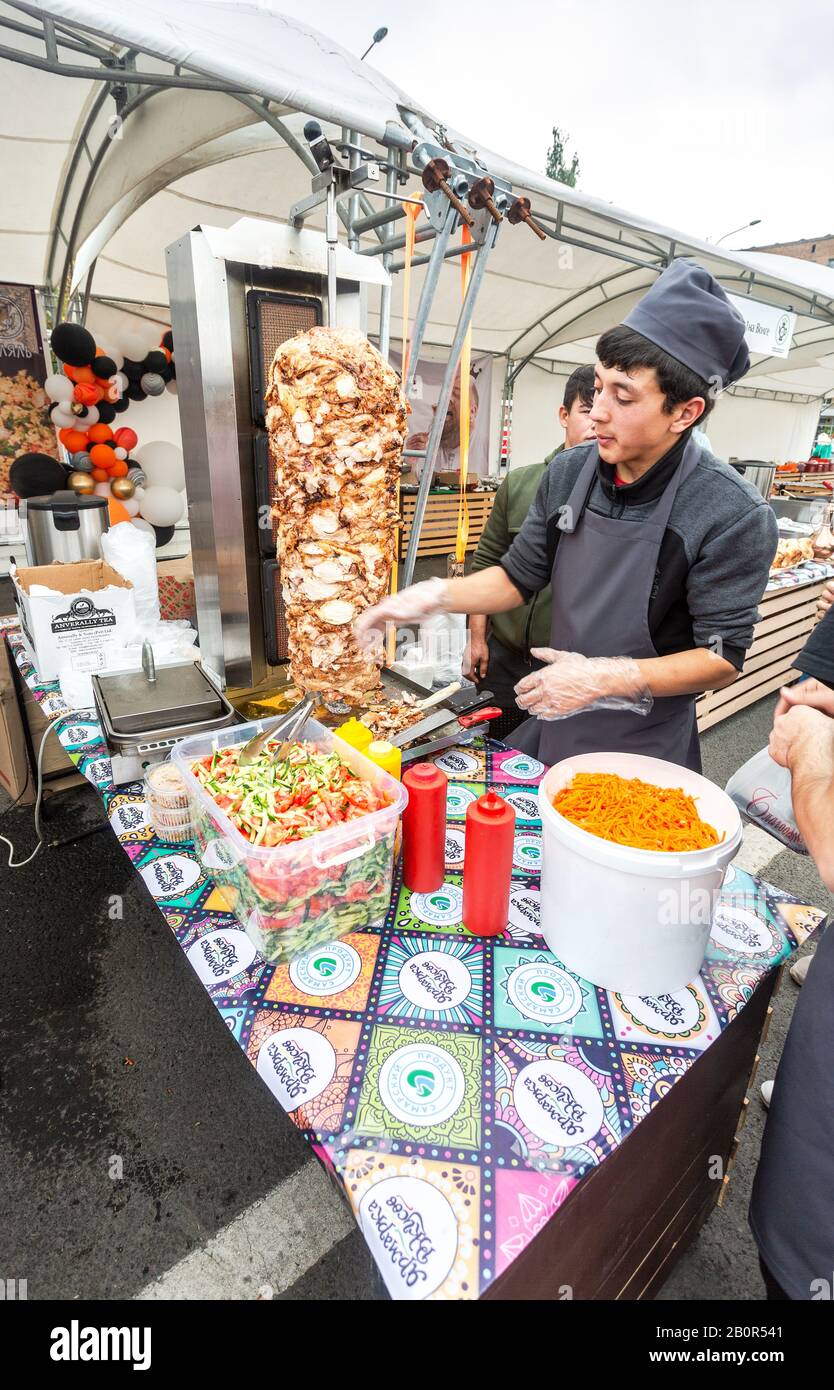Samara, Russia - October 5, 2019: Cooking traditional fast food doner ...