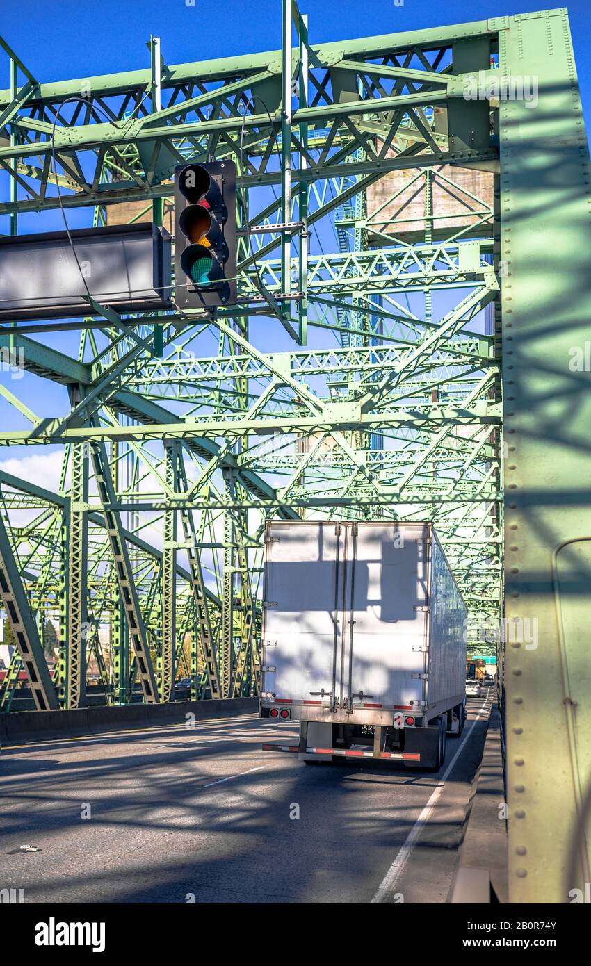 Wheeler truss hi-res stock photography and images - Alamy