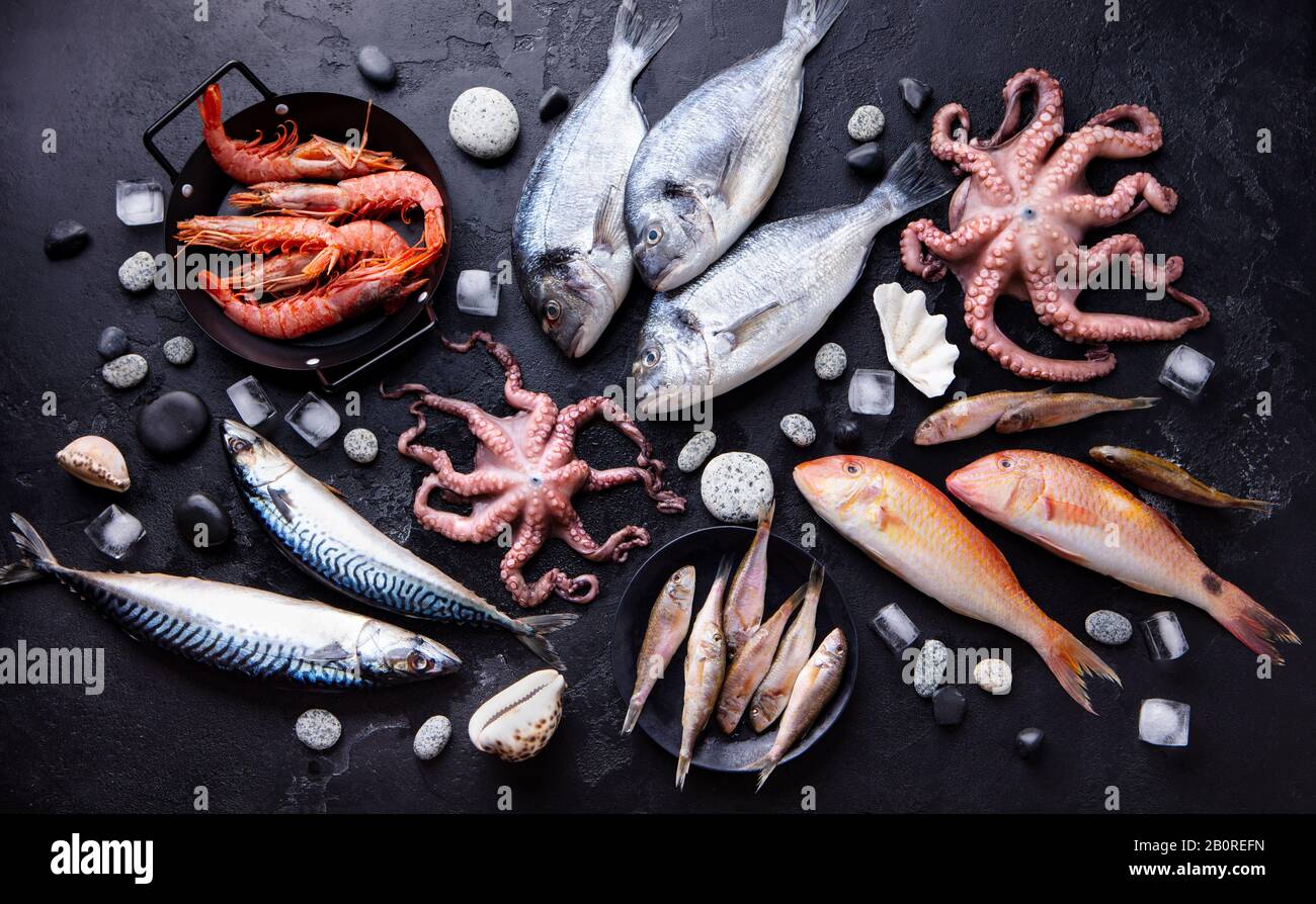 Shellfish assortment hi-res stock photography and images - Alamy