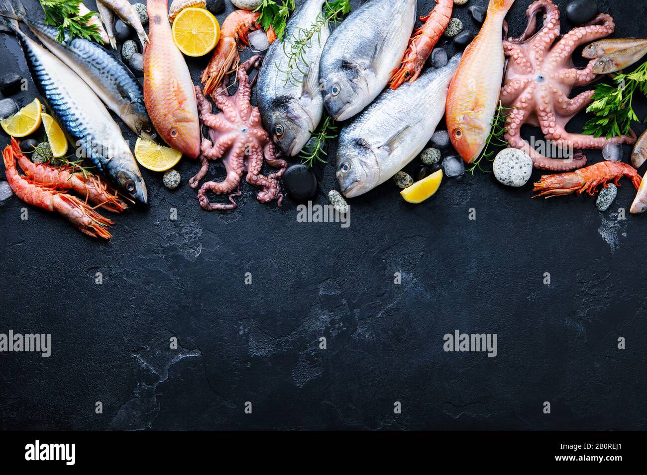 Shellfish assortment hi-res stock photography and images - Alamy