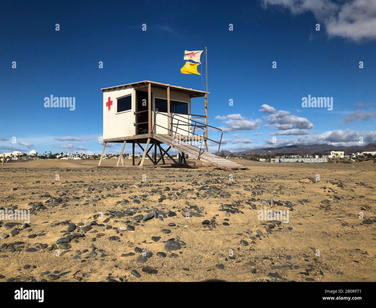 Red wooden lifeguard tower hi-res stock photography and images - Alamy