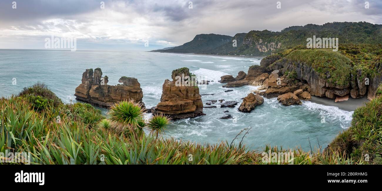 Coastal landscape of sandstone rocks, Pancake Rocks, Paparoa National ...
