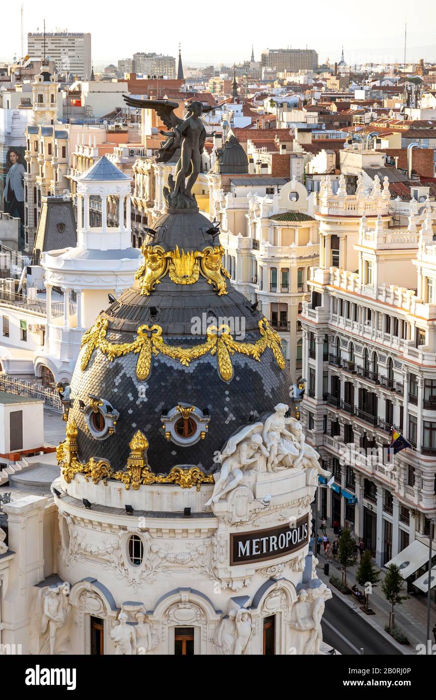 Metropolis House, Edificio Metropolis, with a view of the Gran Via ...