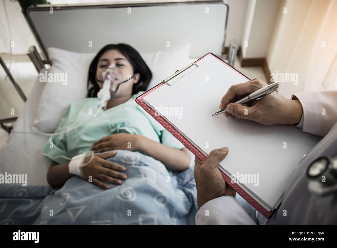 Doctor writing close up hi-res stock photography and images - Alamy